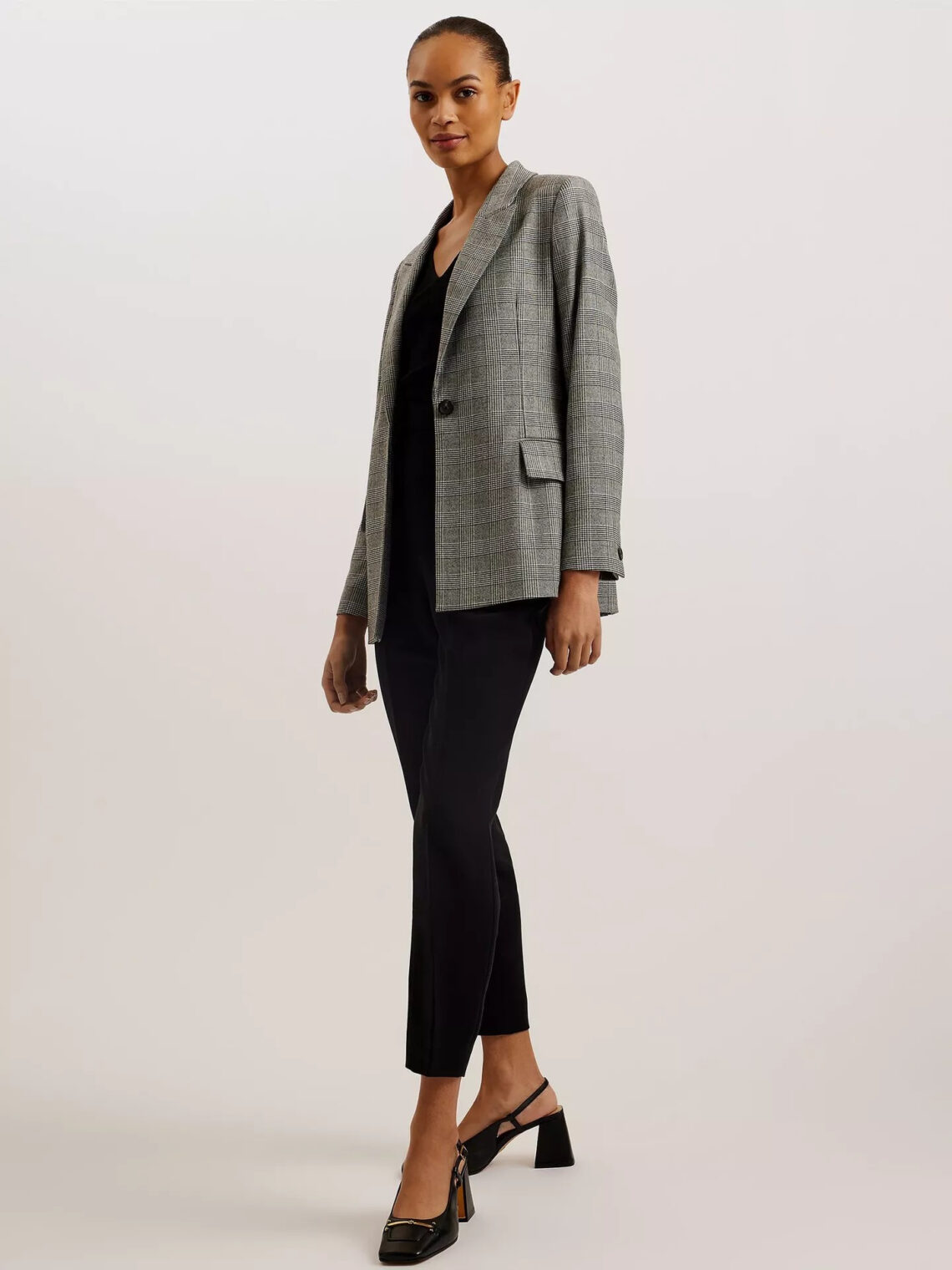 Jommia Relaxed Fit Blazer - Divine & Elegant